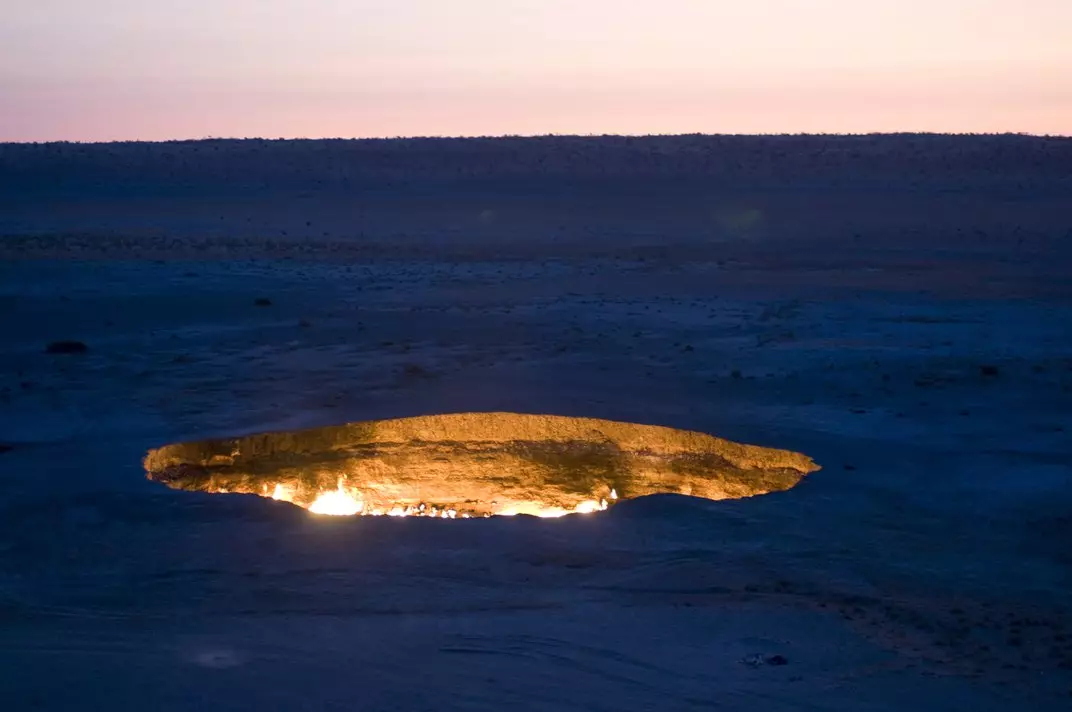 This Hellish Desert Pit Has Been On Fire for More Than 50 Years 30054_12