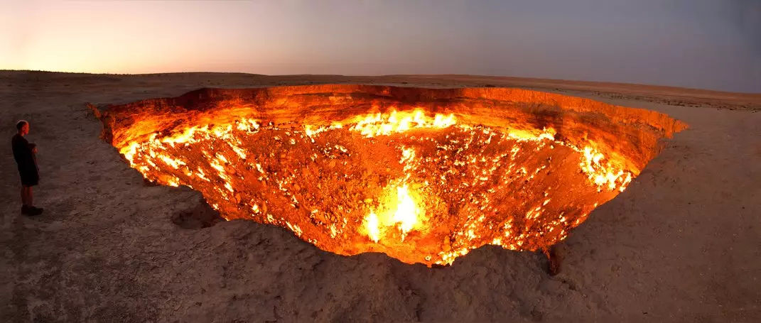 This Hellish Desert Pit Has Been On Fire for More Than 50 Years 30054_6