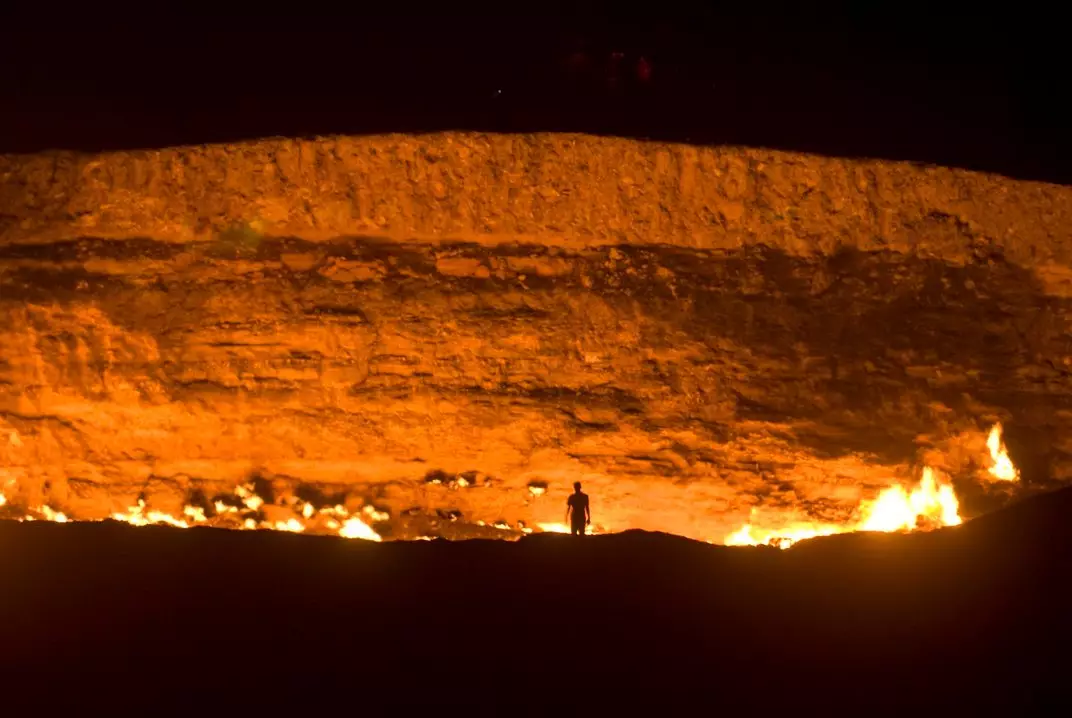 Este poço infernal do deserto está em chamas há mais de 50 anos 30054_8