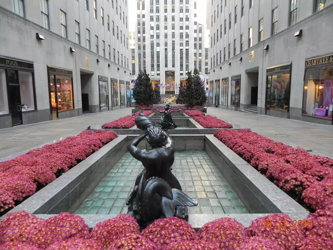 The Striking New Artworks That Follow Rockefeller Center's Grand Tradition of Public Art 30144_2