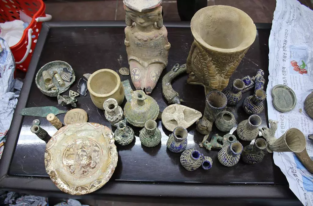Autoriteiten herstellen 19.000 artefacten in internationale antiquiteiten die Sting verhandelen 30500_4