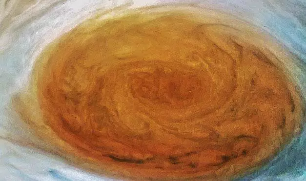 Неверојатни слики го доловуваат првиот одблизу со Големата црвена дамка на Јупитер 30824_1