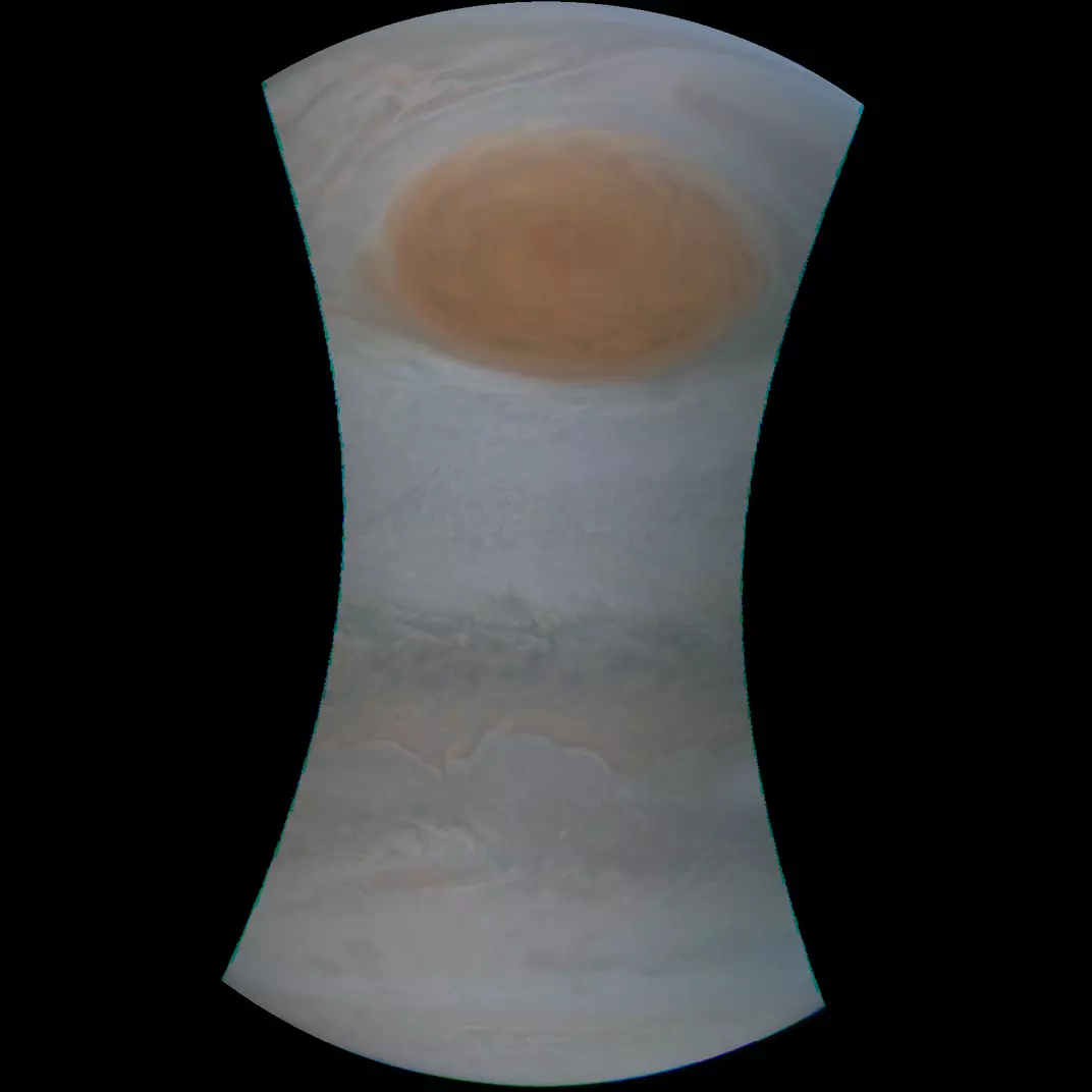 Неверојатни слики го доловуваат првиот одблизу со Големата црвена дамка на Јупитер 30824_2