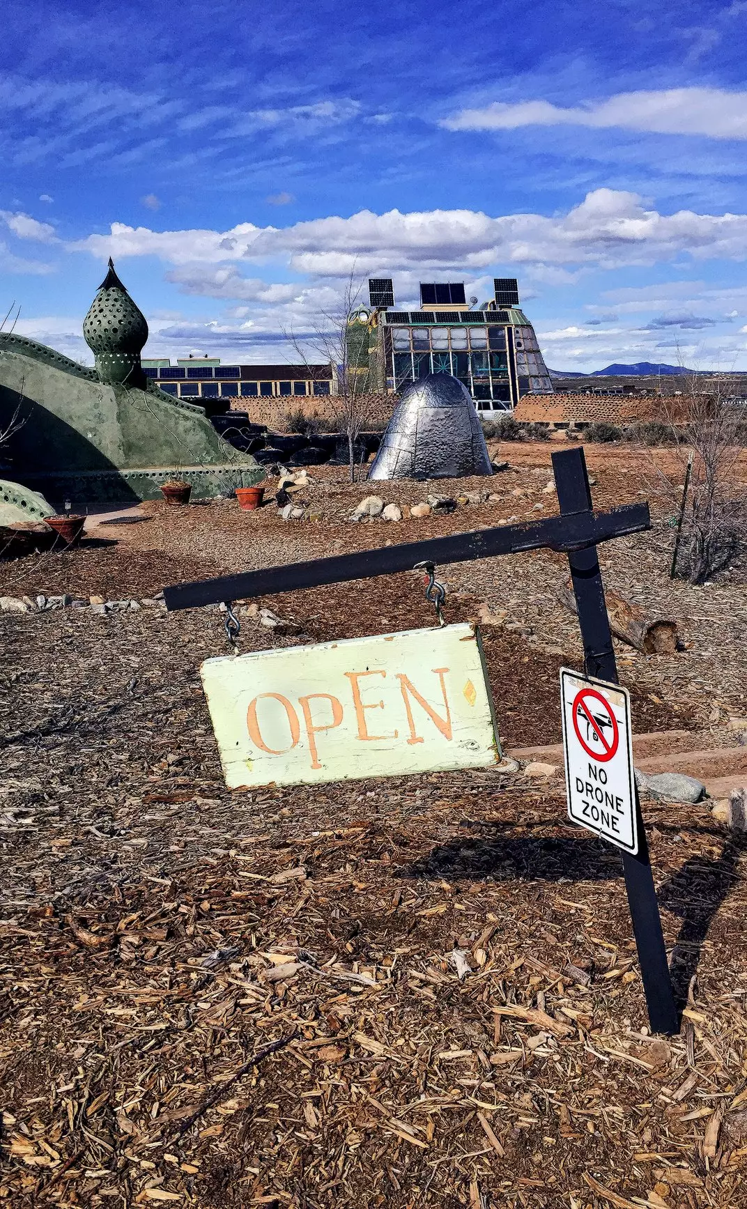 Earthship Community välkomstcenter, på Taos-platån i norra New Mexico.