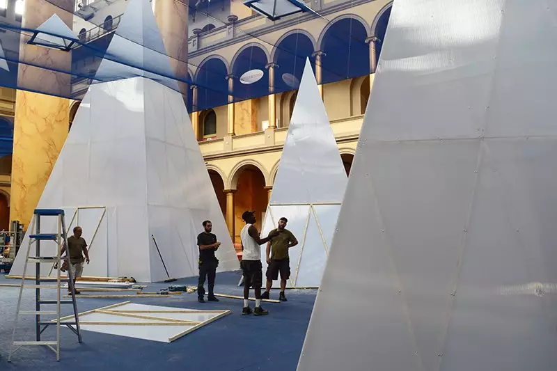 Um labirinto de icebergs palacianos flutuou em um museu de Washington, D.C. 30889_3