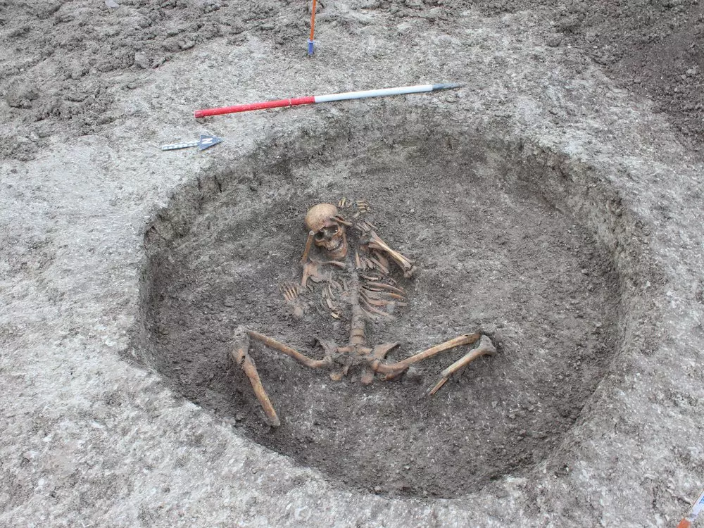 Konstruksi Inggris Menemukan Kerangka Neolitik yang Mungkin Menjadi Korban Pengorbanan Manusia