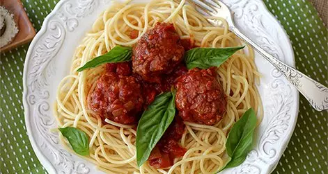 Spaghetti ati Meatballs