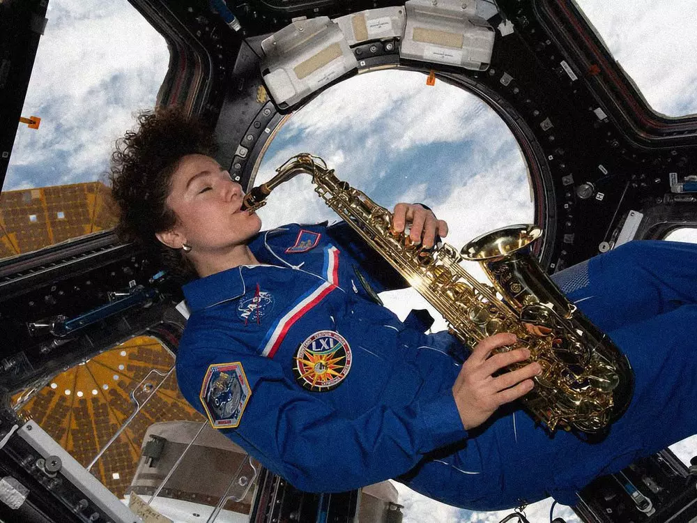 Astronaut Amasewera Saxophone Mu Space