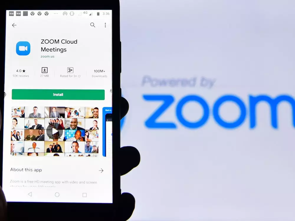 Tālrunis ar atvērtu lietotni Zoom