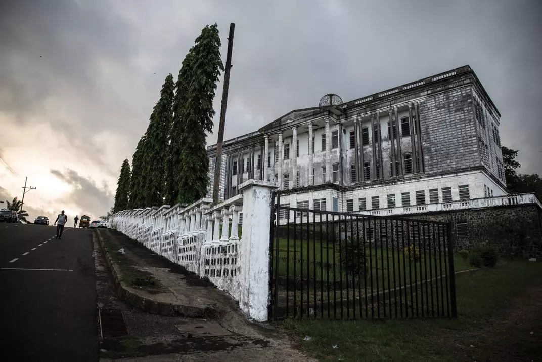 Abandonatutako eraikin hauek Liberiaren sorrerako historiaren azken aztarnak dira 31095_7
