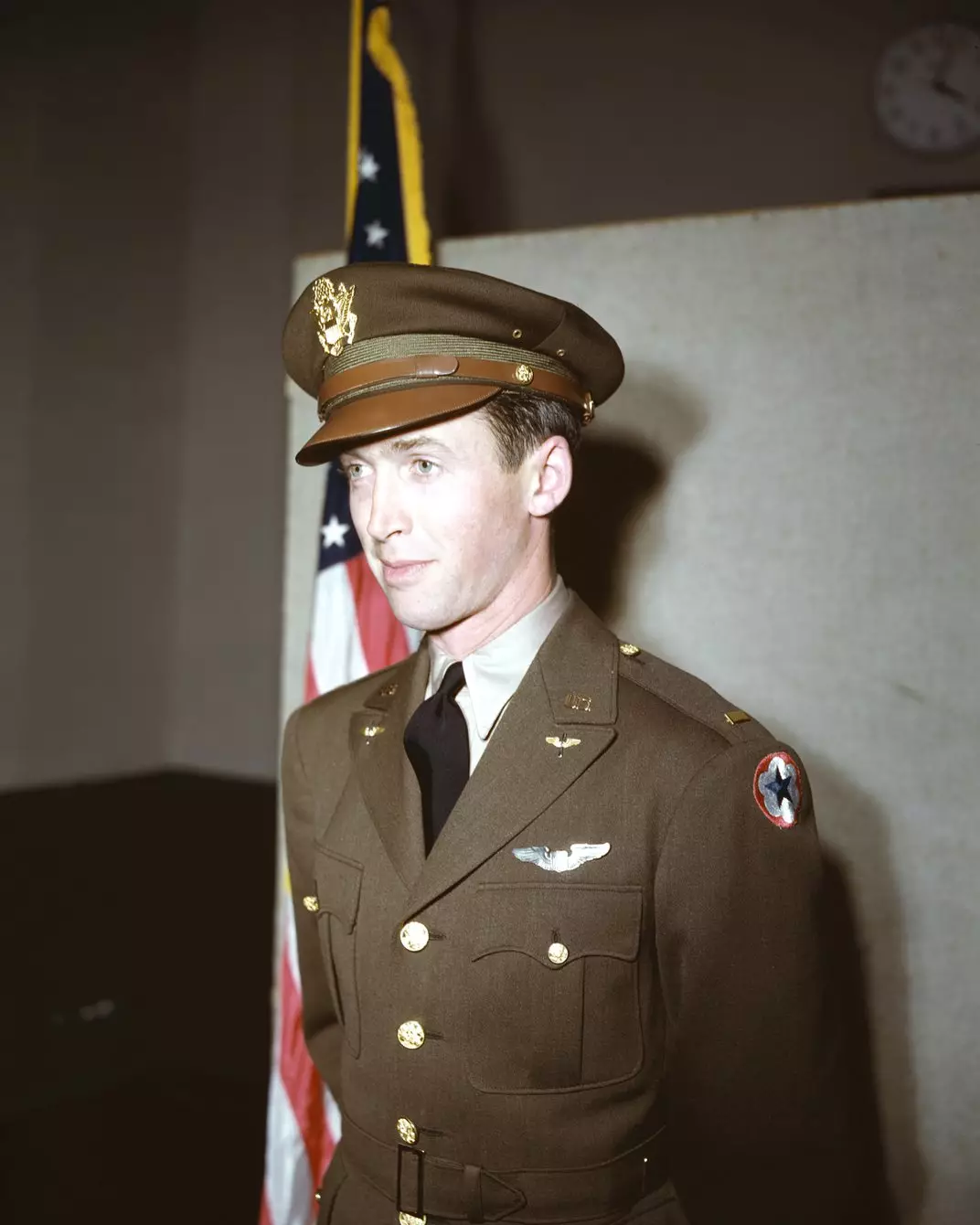 詹姆斯·斯圖爾特身著美國陸軍航空隊制服，約 1942 年