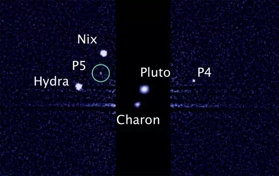 Hubble telescope image mula Hulyo 7, 2012 na nagpapakita ng buwan ng Pluto na P5