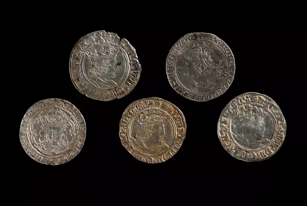 Trove of Treasures, From Gold Skull Ring to Tudor Coins, Unearthed in Wales 31193_9