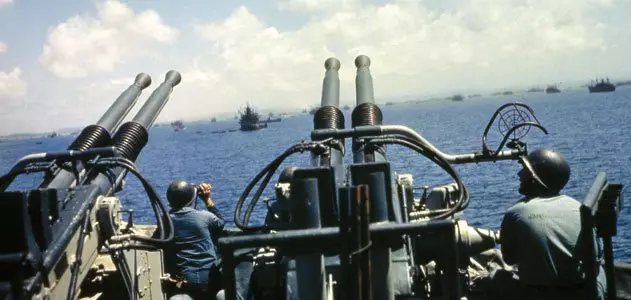 Équipage d'artillerie sur l'USS West Virginia