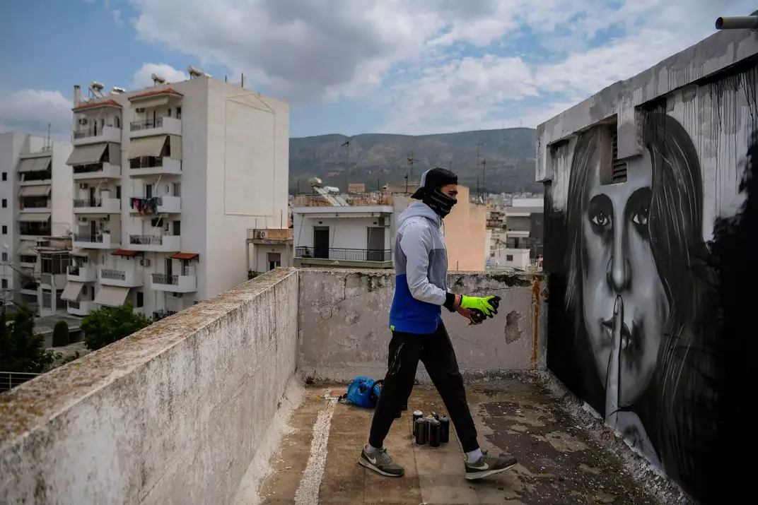 Como artistas de rua ao redor do mundo estão reagindo à vida com o COVID-19