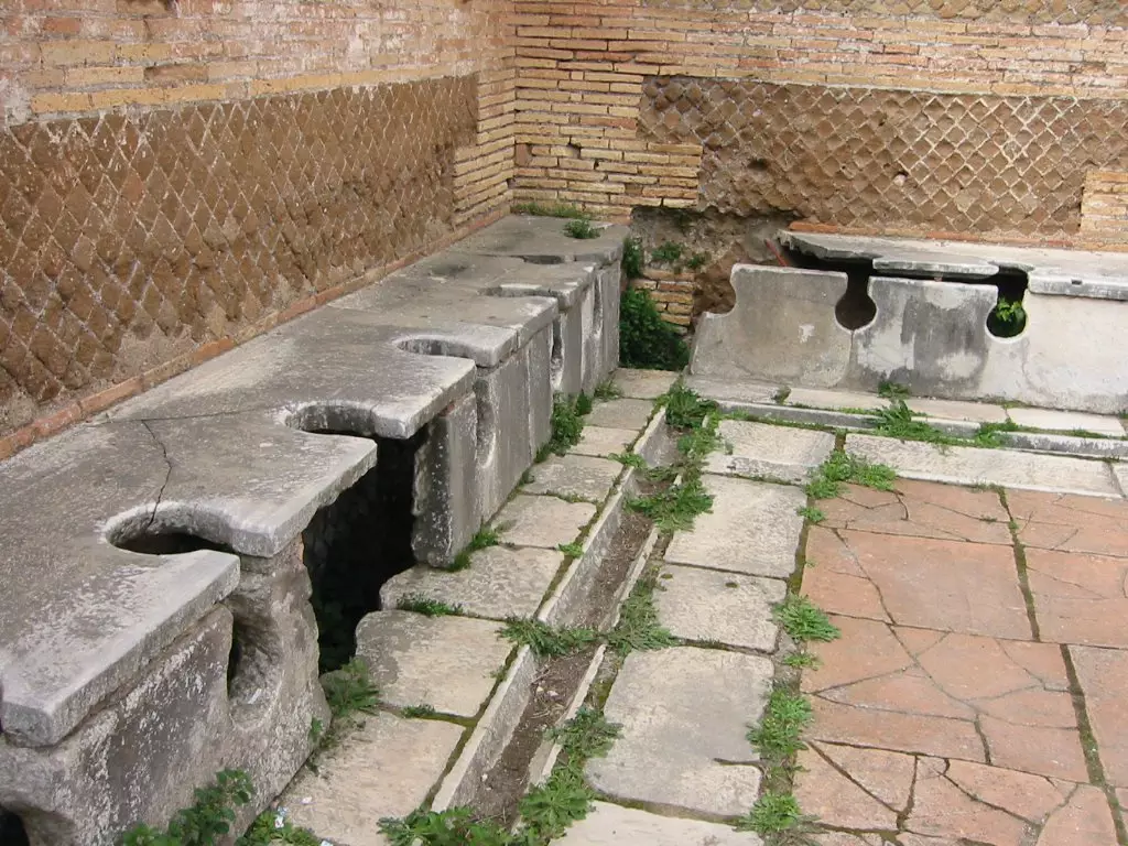 Antigos baños romanos en Ostia