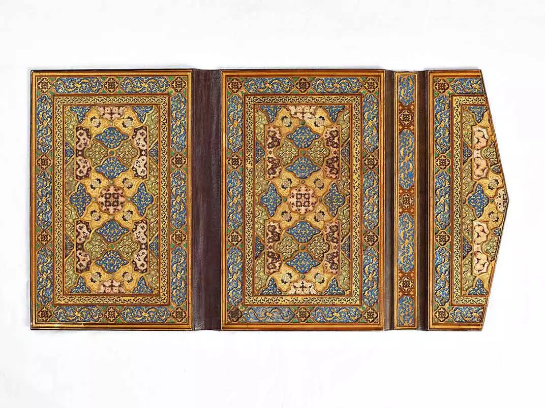 בראשונה היסטורית, אוסף גדול של קוראנים איסלאמיים נוסע לארה