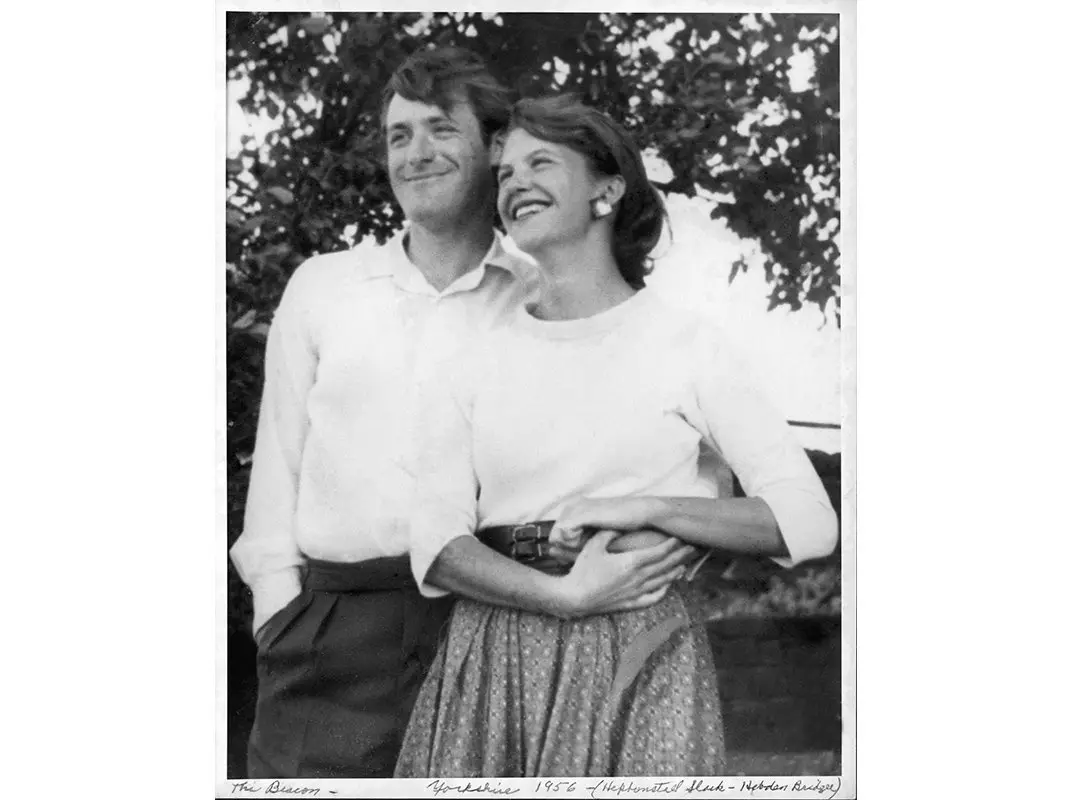 Ted Hughes และ Sylvia Plath ในยอร์คเชียร์ ประเทศอังกฤษ