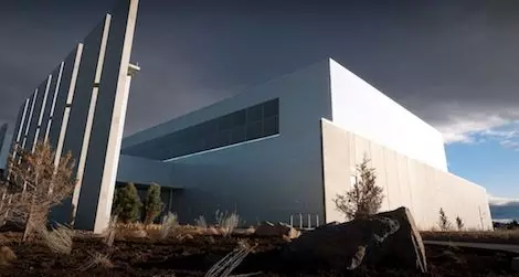 Blum va visitar el nou centre de dades de Facebook a Prineville, Oregon, entre altres llocs.