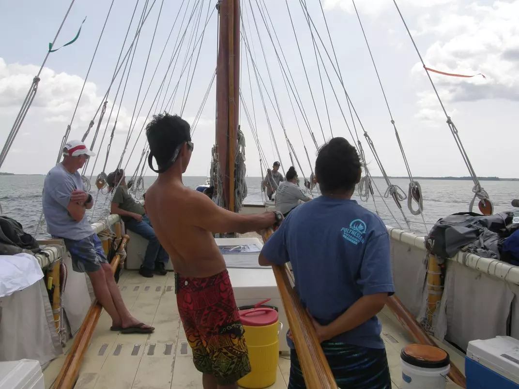 Ni dager av en sjømanns-stipendiats liv ombord på kanoen som går rundt kloden 32052_6
