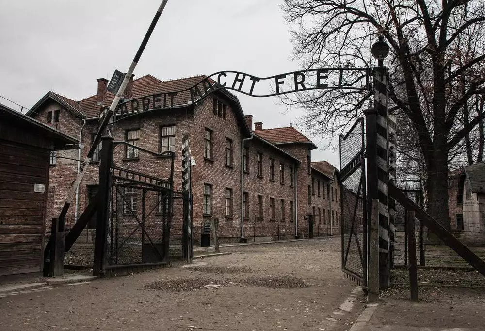 I-Auschwitz