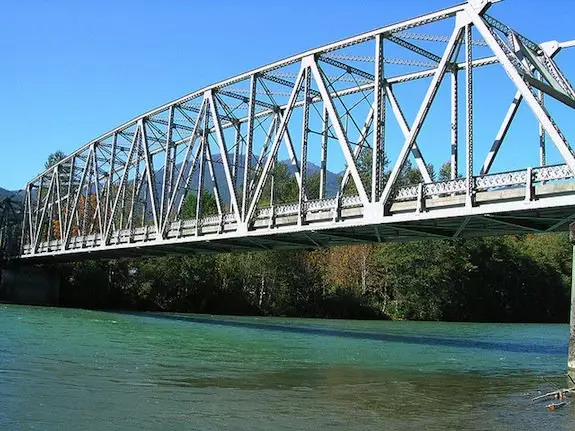 Unha ponte sobre outra parte do río Skagitt