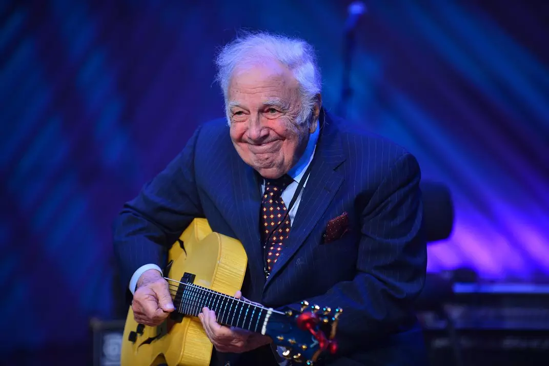 Bucky Pizzarelli