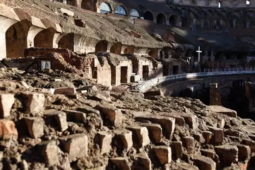 Rúin an Colosseum 32658_14