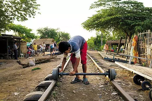 ಬಿದಿರಿನ ರೈಲು ಹಿಡಿಯುವುದು 32748_2