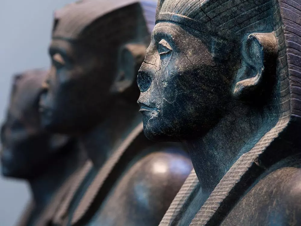 Три черные гранитные статуи фараона Сенусерта III, ок. 1850 г. до н.э.
