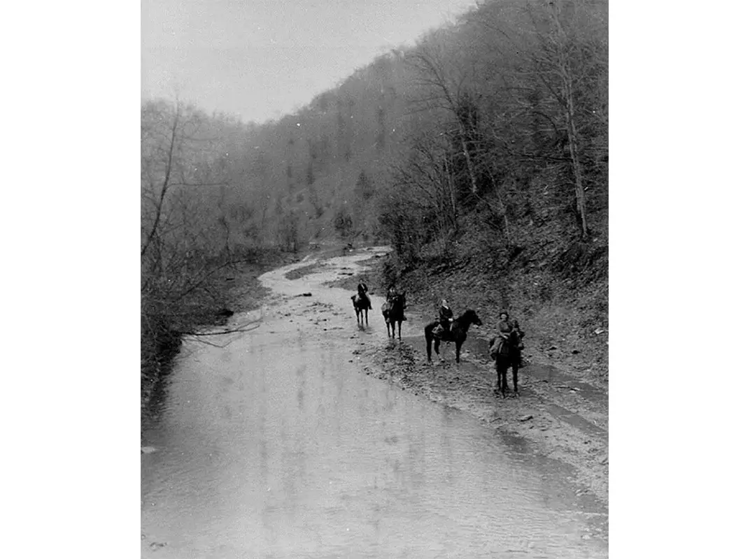 Horse-Riding Librarians Were the Great Depression's Bookmobiles 32881_3