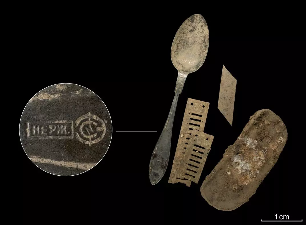 400 артефакти откриени на местото на нацистичкиот масакр насочени кон полски, советски P.O.W.s 33024_2
