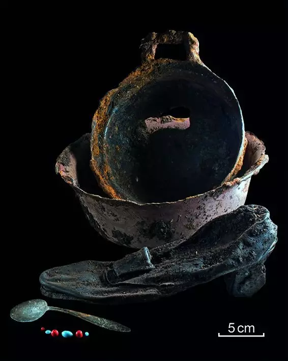 ნაცისტური ხოცვა-ჟლეტის ადგილზე აღმოჩენილი 400 არტეფაქტი პოლონეთის, საბჭოთა კავშირის სახალხო დამცველის სამიზნეზე 33024_4