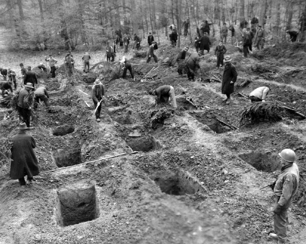 400 артефактов, обнаруженных на месте расправы над польскими и советскими военнопленными нацистами
