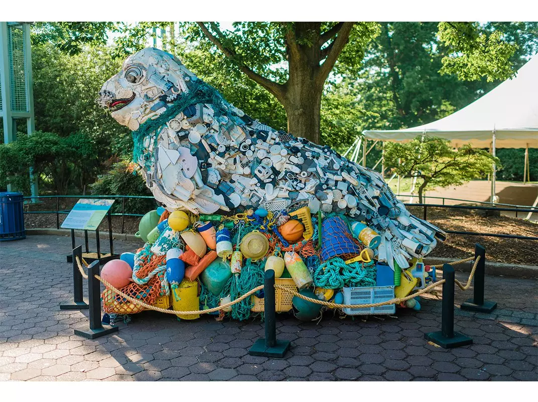 در تابستان امسال در باغ وحش یک دسته از حیوانات وجود دارد که از زباله های اقیانوس ساخته شده اند 33090_15