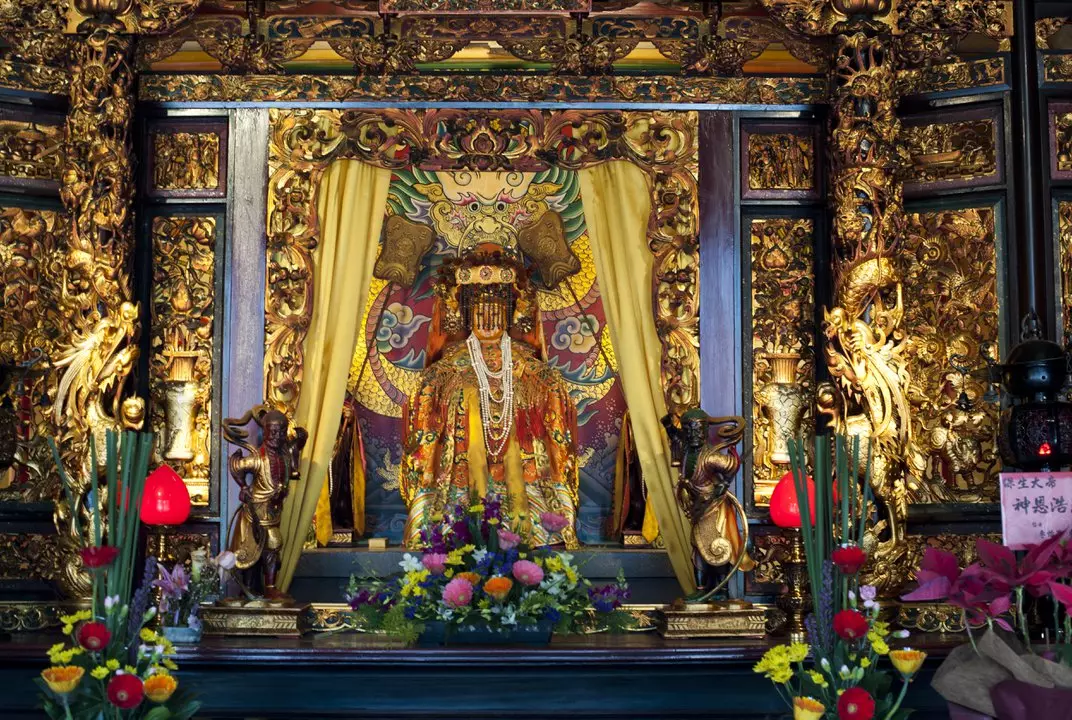 Stap binnen in de beroemde Longshan-tempel in Taiwan 33344_11