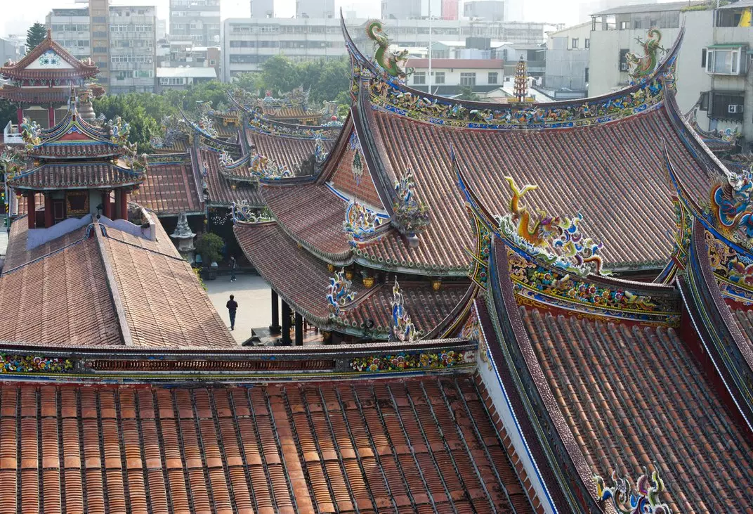 Stap binnen in de beroemde Longshan-tempel in Taiwan 33344_13