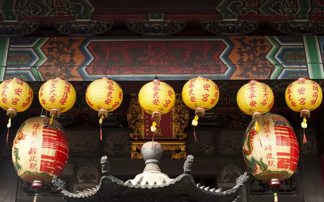 Stap binnen in de beroemde Longshan-tempel in Taiwan 33344_18