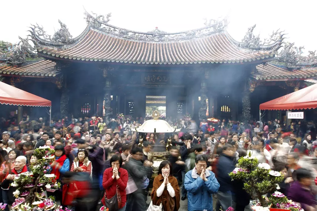 Stap binnen in de beroemde Longshan-tempel in Taiwan 33344_19