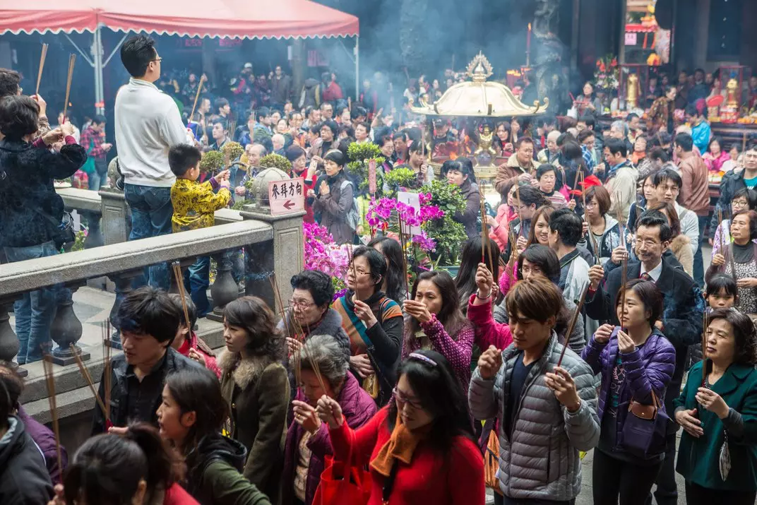 Betreten Sie Taiwans berühmten Longshan-Tempel 33344_21