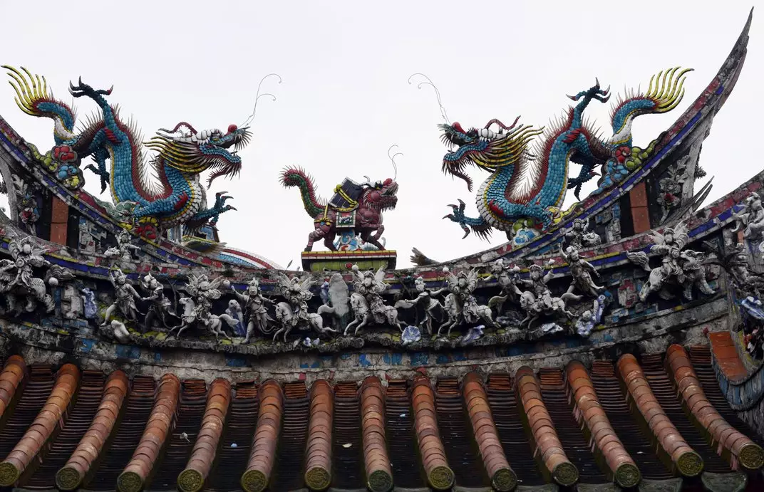 Stap binnen in de beroemde Longshan-tempel in Taiwan 33344_23