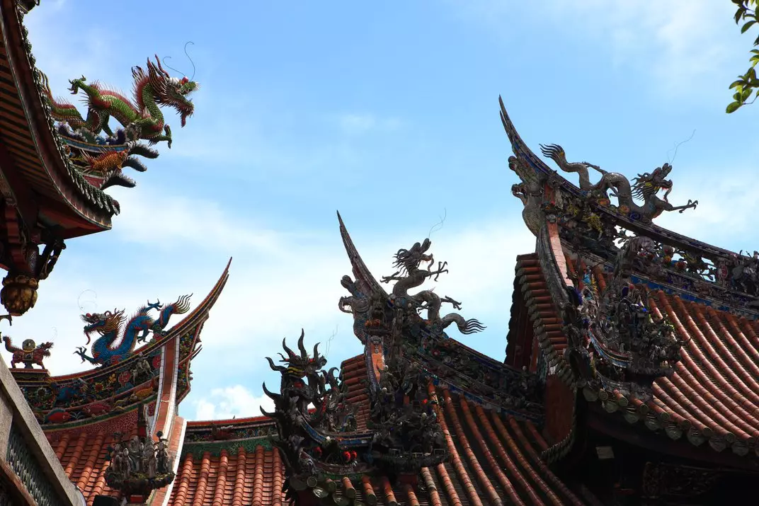 Stap binnen in de beroemde Longshan-tempel in Taiwan 33344_3