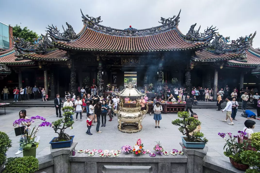 Stap binnen in de beroemde Longshan-tempel in Taiwan 33344_5