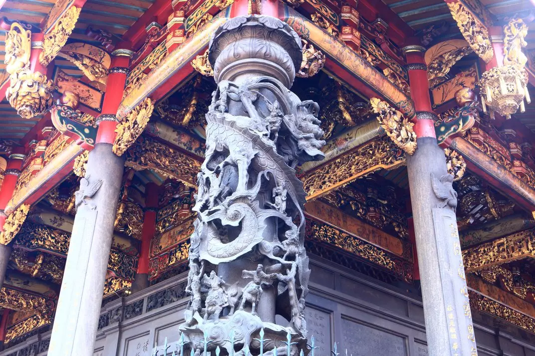 Stap binnen in de beroemde Longshan-tempel in Taiwan 33344_6