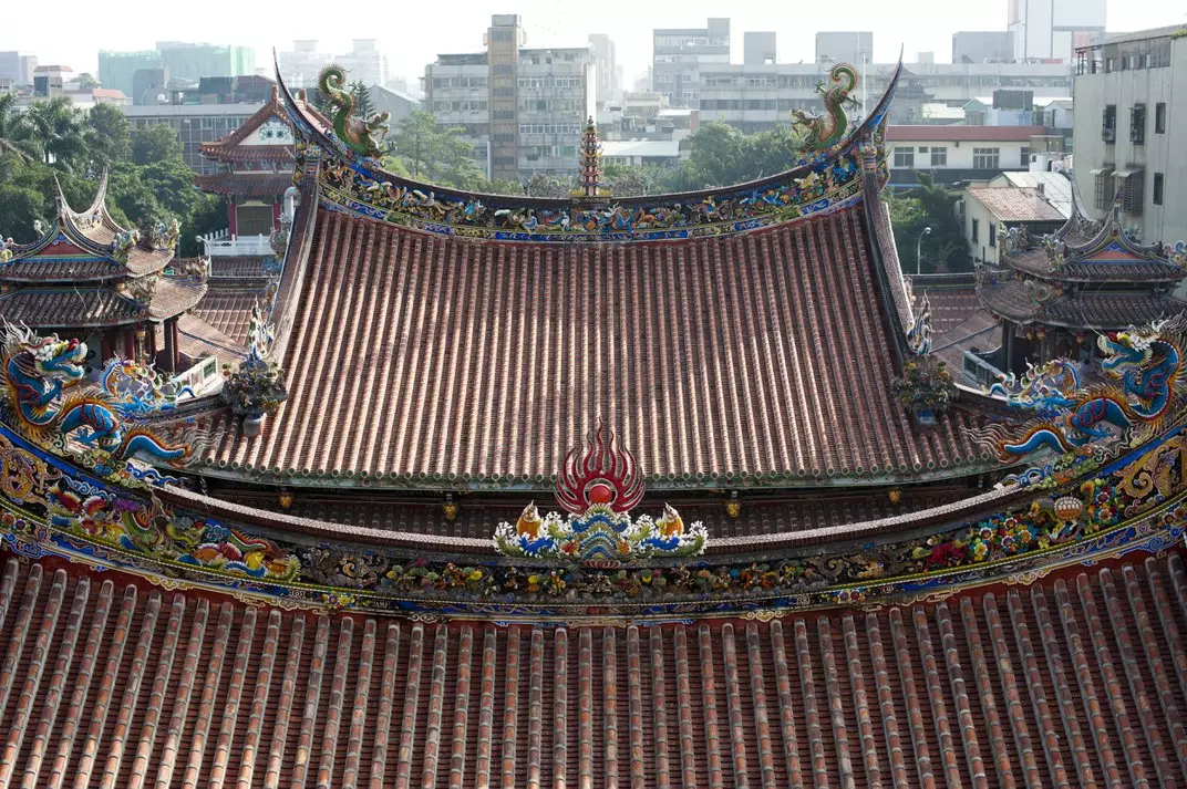 Stap binnen in de beroemde Longshan-tempel in Taiwan 33344_9