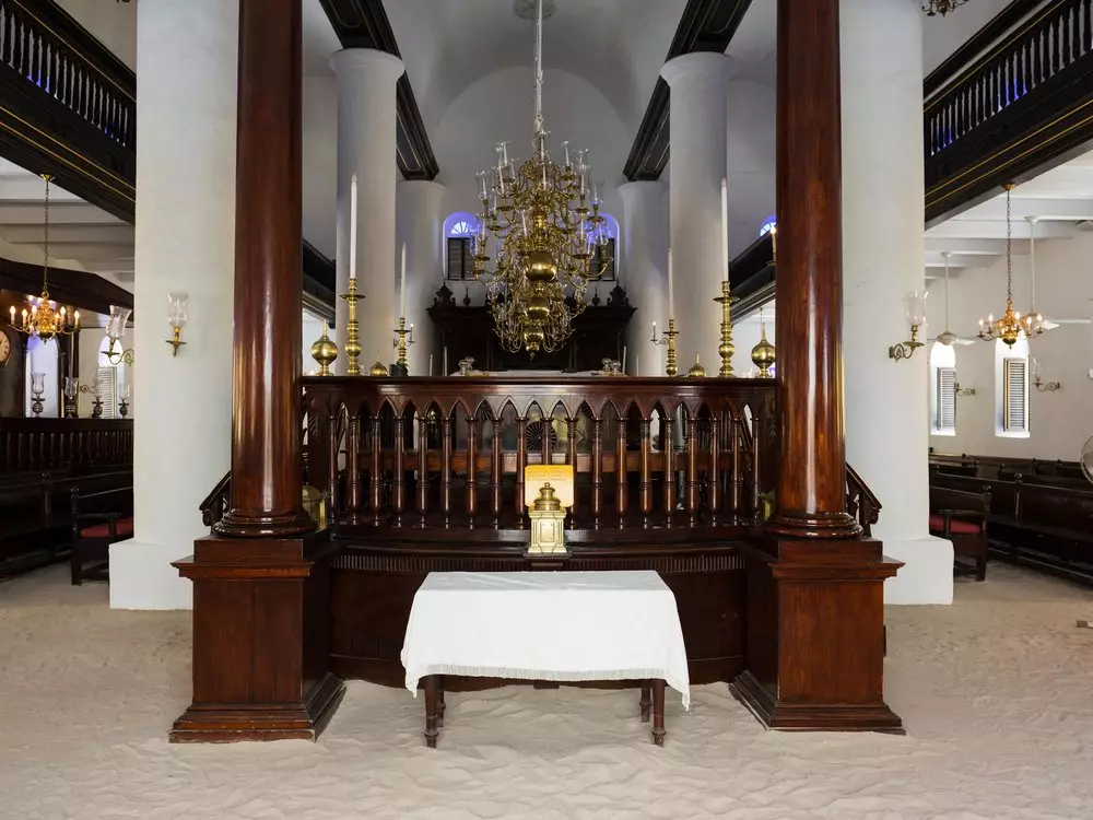 Ime na ala ájá nke Mikve Israel-Emanuel Synagogue na Willemstad, Curacao