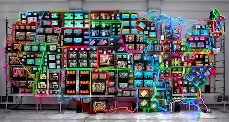 Elektronika Superaŭtovojo: Kontinenta Usono, Alasko, Havajo. 1995. Nam June Paik.