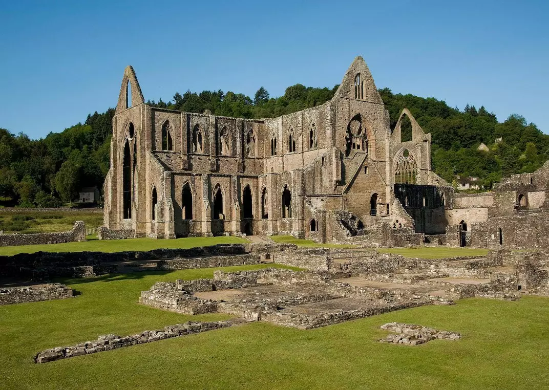 Tintern Abbey xarabalıqları