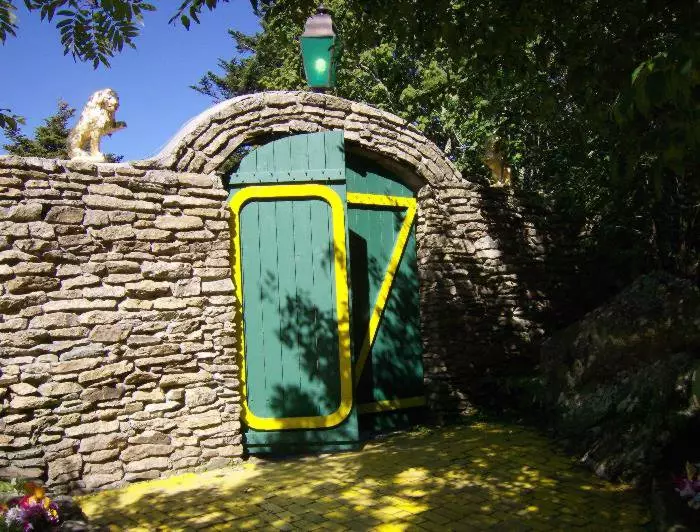 O parque temático Land of Oz reabrirá temporalmente as súas portas esmeralda 33420_3