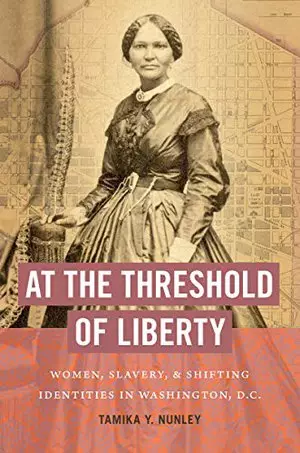 Forhåndsvisningsminiature for 'At the Threshold of Liberty: Women, Slavery, and Shifting Identities in Washington, D.C. (The John Hope Franklin Series in African American History and Culture)